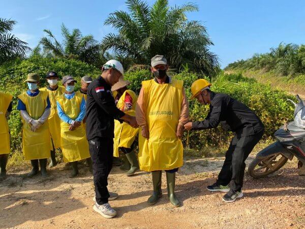Pentingnya Keselamatan Kerja dan APD Bagi Penyemprot Kebun Sawit Swadaya